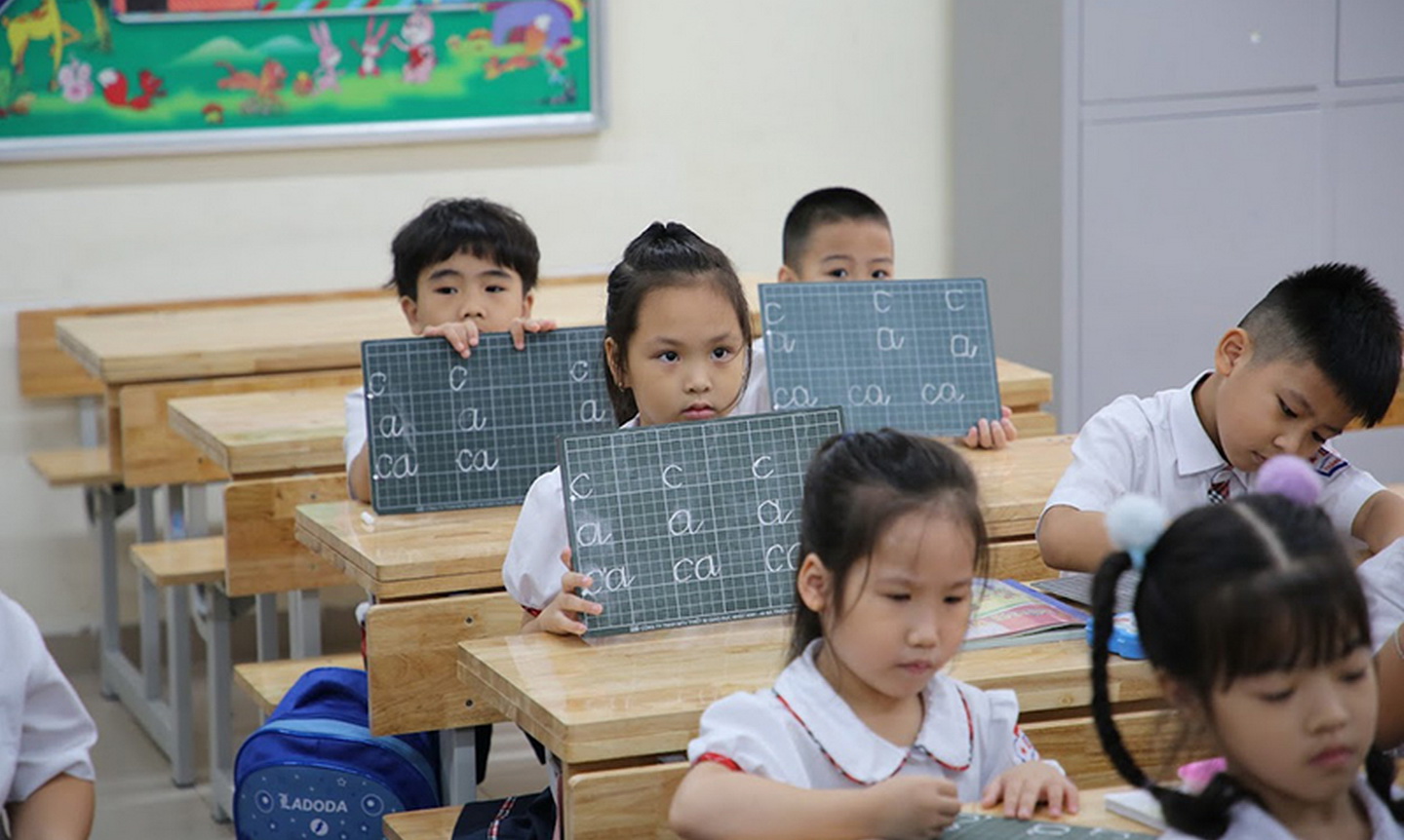 Hạn Chế Việc Dạy Học Trực Tuyến đối Với Học Sinh Lớp 1 Báo Ấp Bắc điện Tử